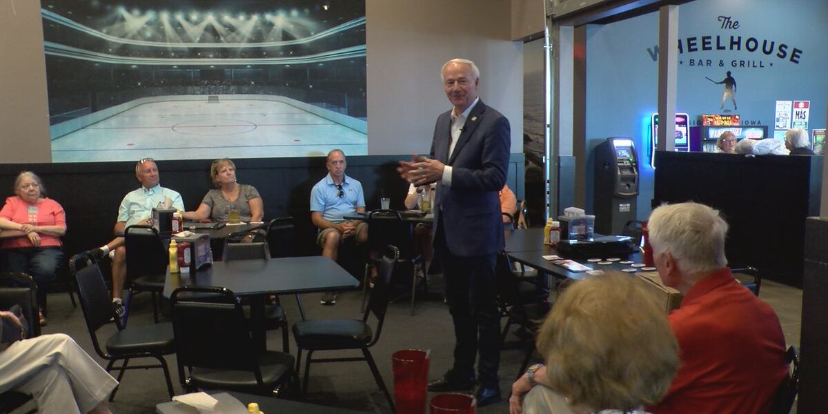 Presidential Candidate Asa Hutchinson Holds Meet And Greet In Sioux City
