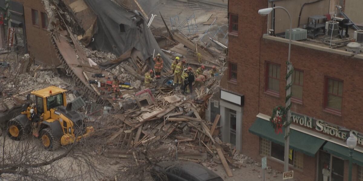 Crews begin demolishing remains of collapsed Iowa building Crews begin demolishing remains of collapsed Iowa building